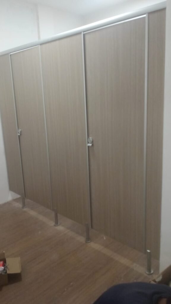 Harga Cubicle Toilet Terbaru 2025 – Panduan Lengkap