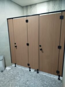 Toilet Cubicle untuk Proyek: Panduan Lengkap Material, Ukuran, dan Pemasangan Efisien - LYHF ...